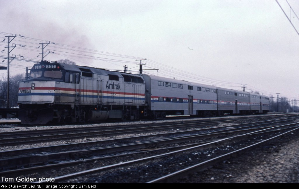 AMTK 337 w/ 3 Commuter Cars
